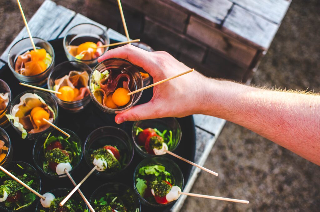 Catering Portion Sizes: Calculate with an AI Prompt [2026]